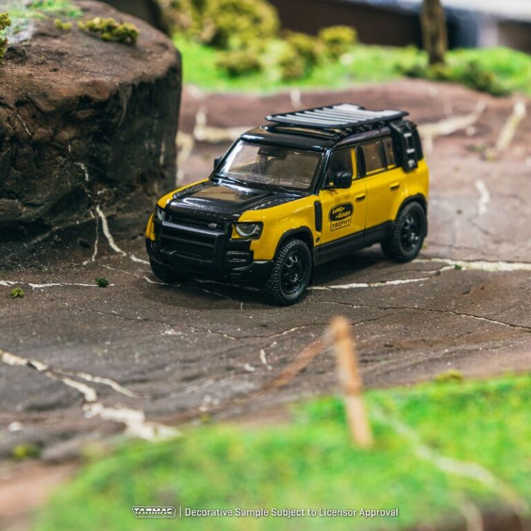 Tarmac Works Land Rover Defender 110 Trophy Edition - MINIATURE TOY SHOP