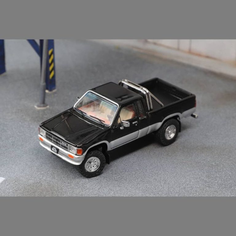 GCD Toyota 1985 Hilux (N50) SR5 Black Silver - MINIATURE TOY SHOP
