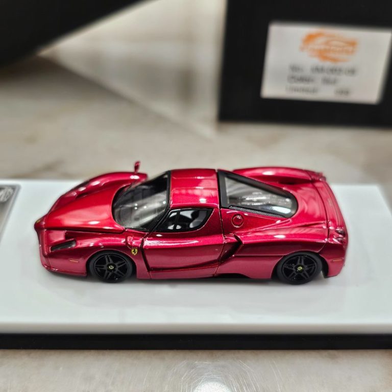 King Model Ferrari Enzo in Metallic Red - MINIATURE TOY SHOP